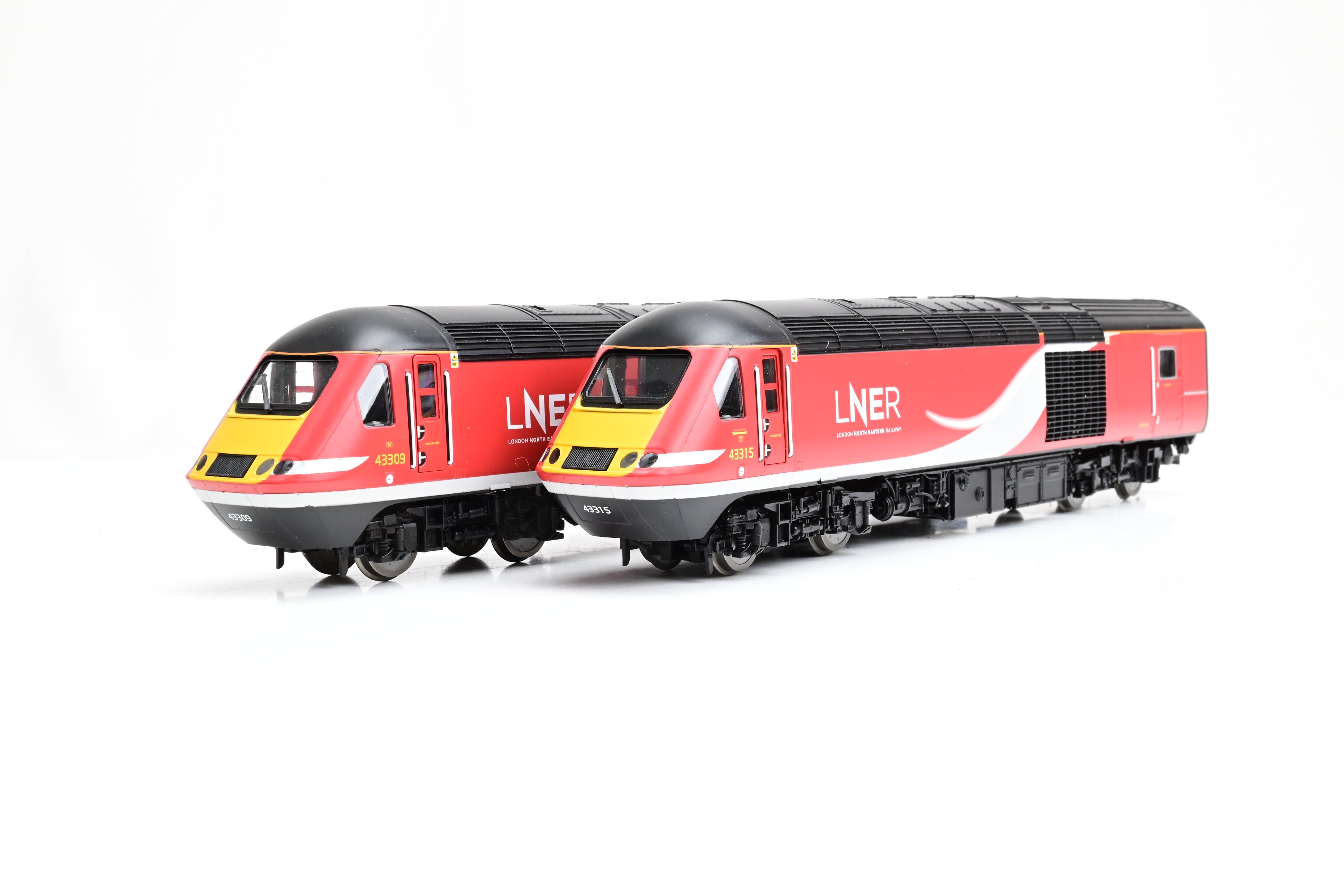 Hornby OO Gauge R3802 Class 43 LNER HST Train Pack - DCC Sound, Boxed
