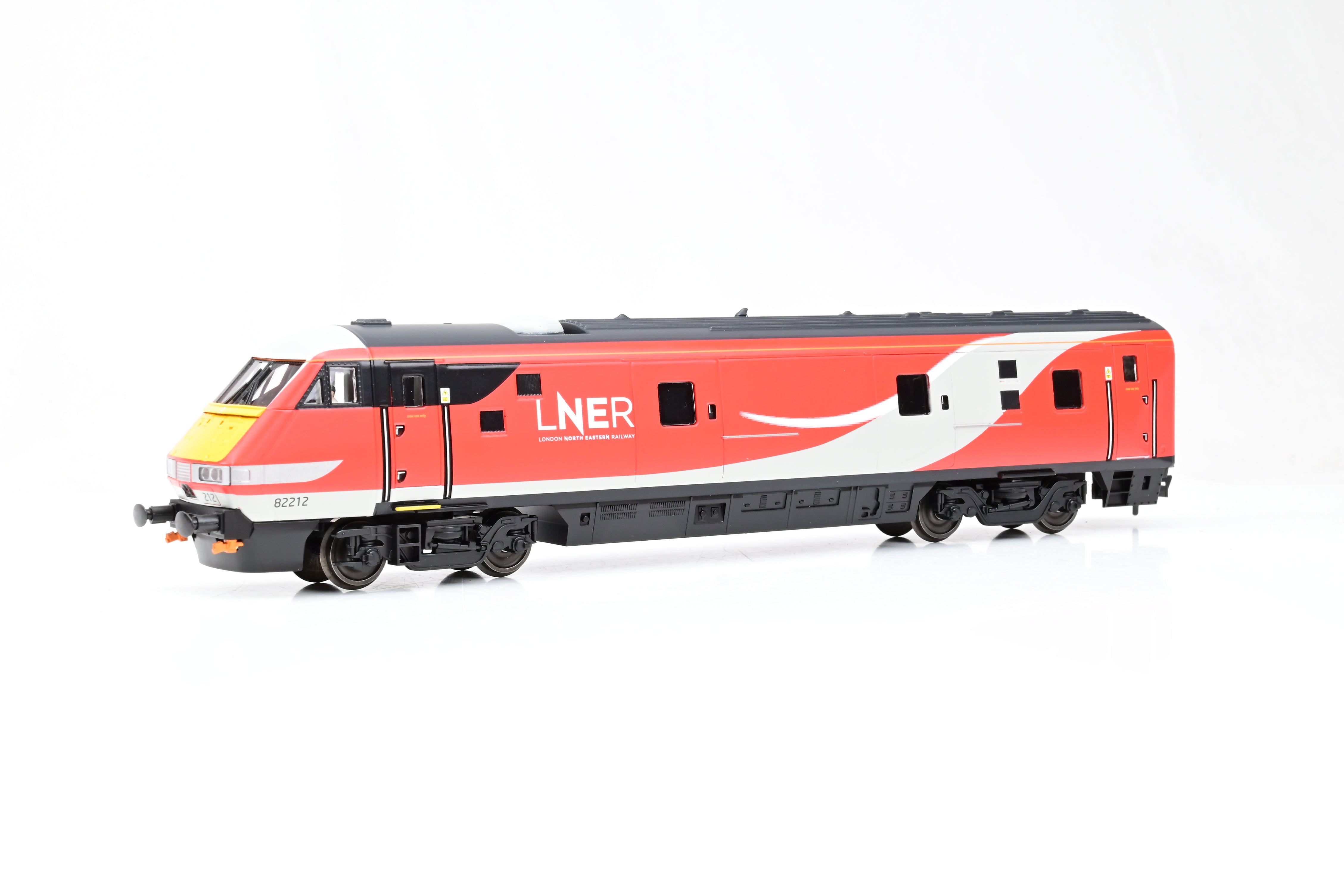 Hornby OO Gauge R40158 LNER Mk4 DVT No.82212 - DCC Sound, Boxed