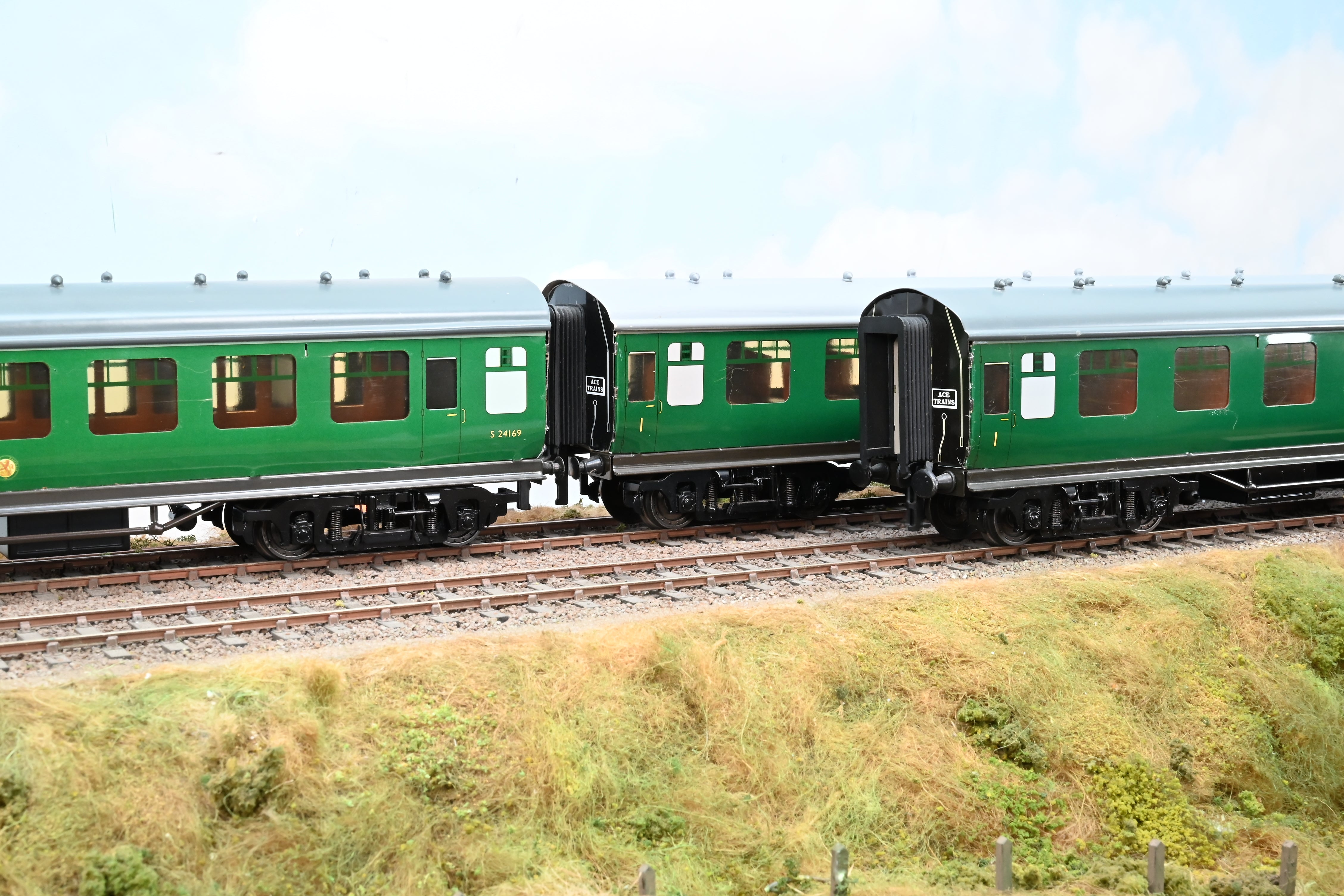 Ace Trains O Gauge BR Mk1 Set C/13 A SR 3 Coaches, Green