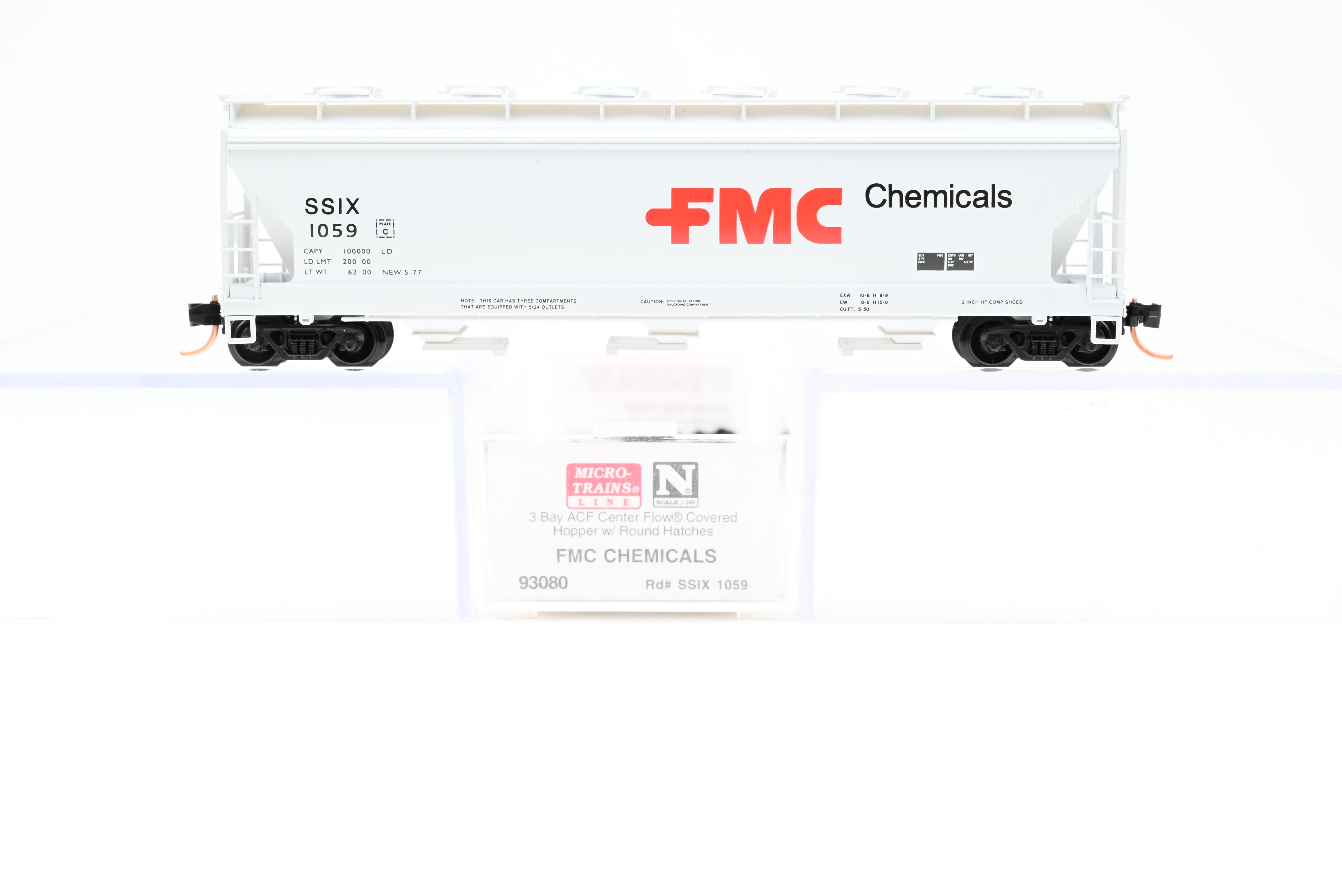 Micro Trains N Gauge 93080 FMC Chemicals 3-Bay ACF Center Flow Covered