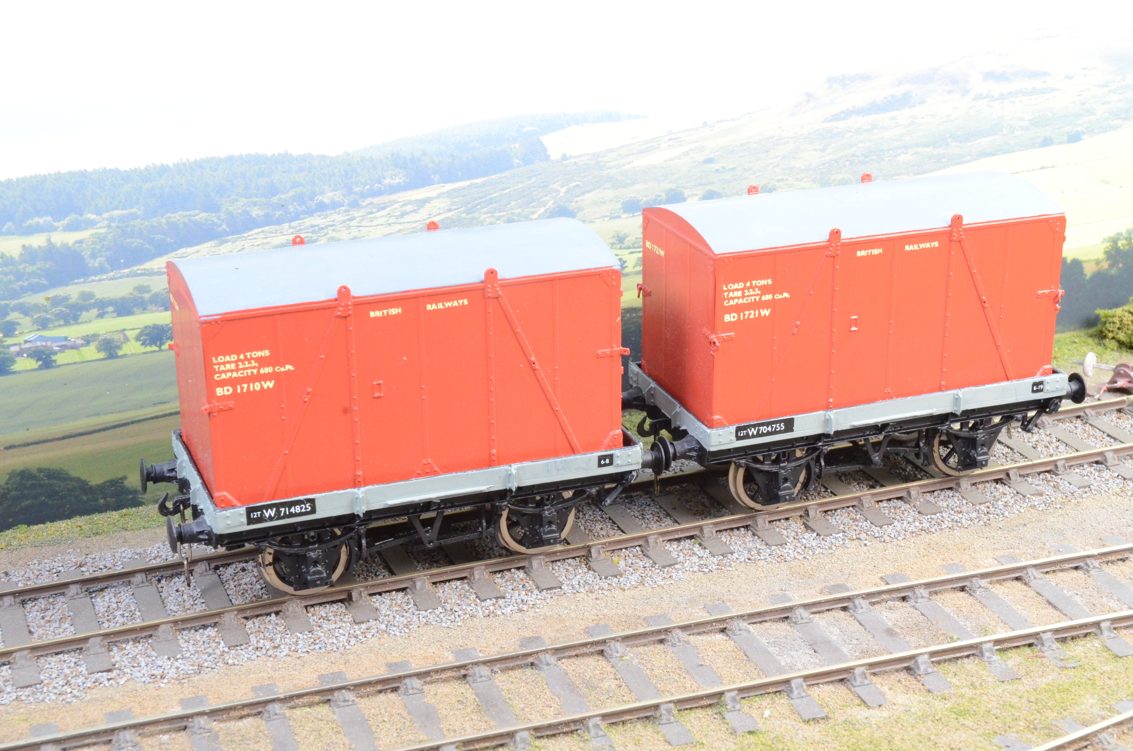 Kit Built 7mm O Gauge Rake of 2 BR Single-Plank Wagons w/ Containers