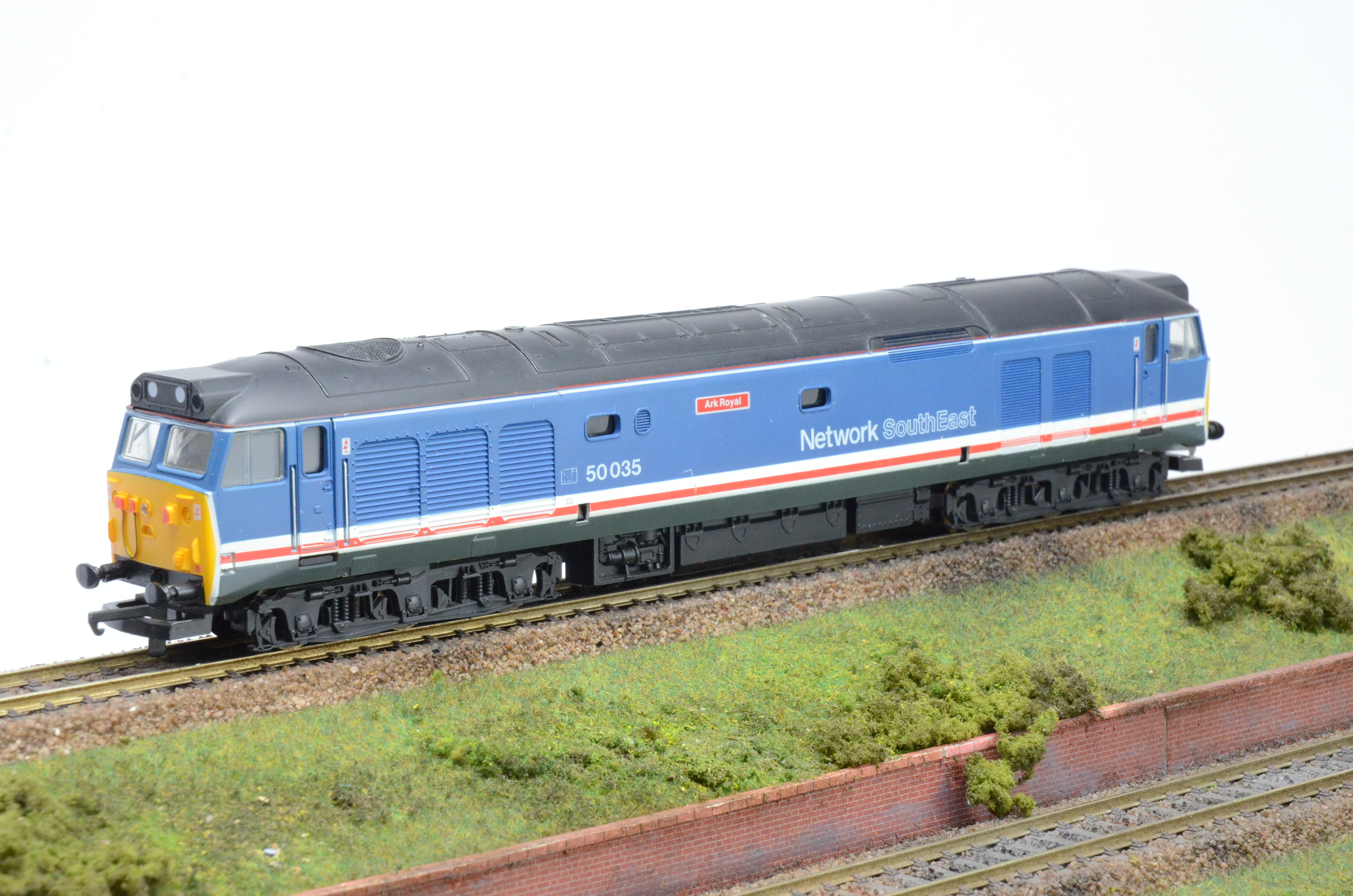 Lima OO Gauge L205207 Network SouthEast (Revised) Class 50 No. 50035