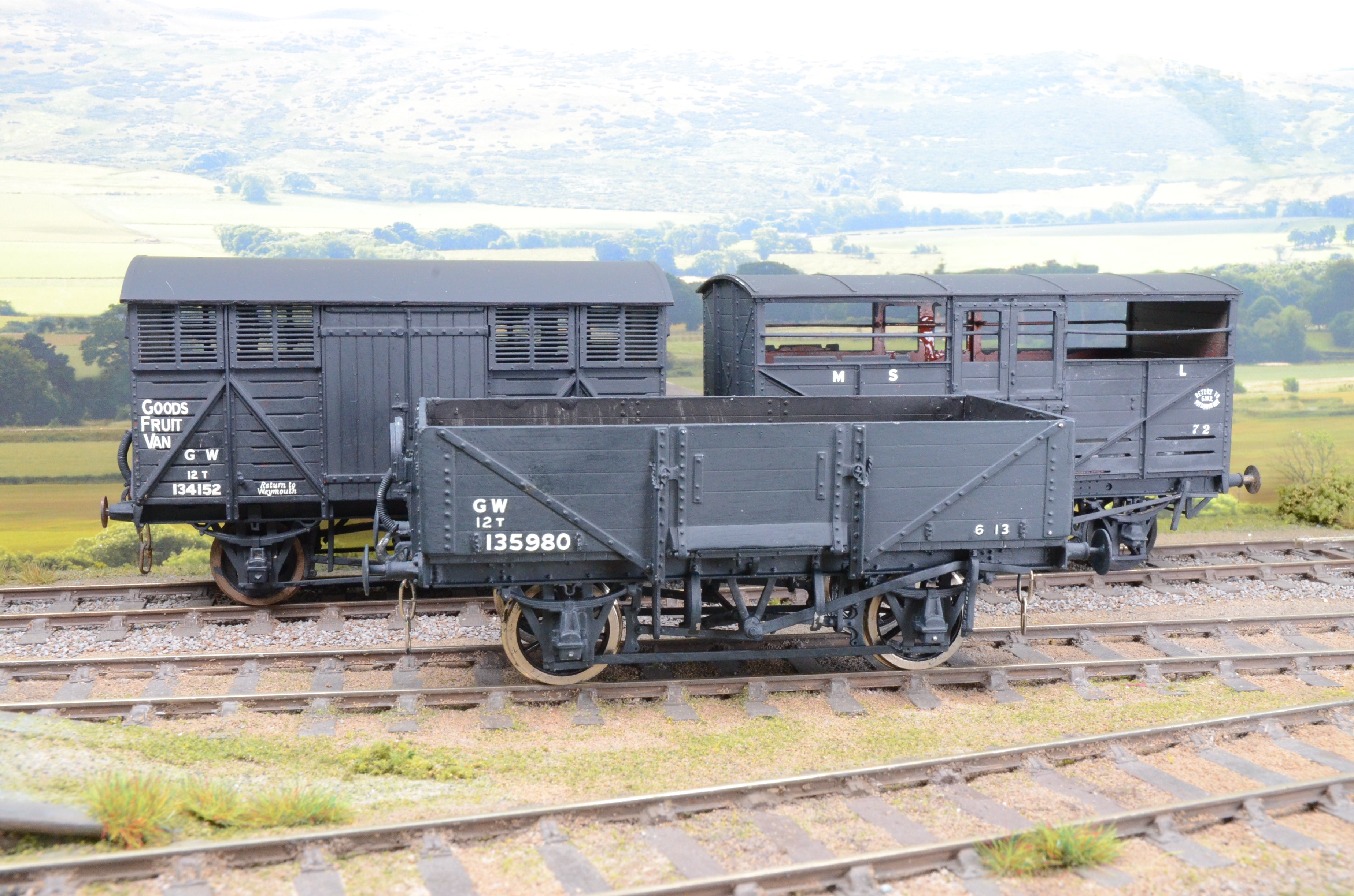 Kit Built 7mm O Gauge Mixed Rake of 3 GW Grey Wooden Wagons - Unboxed