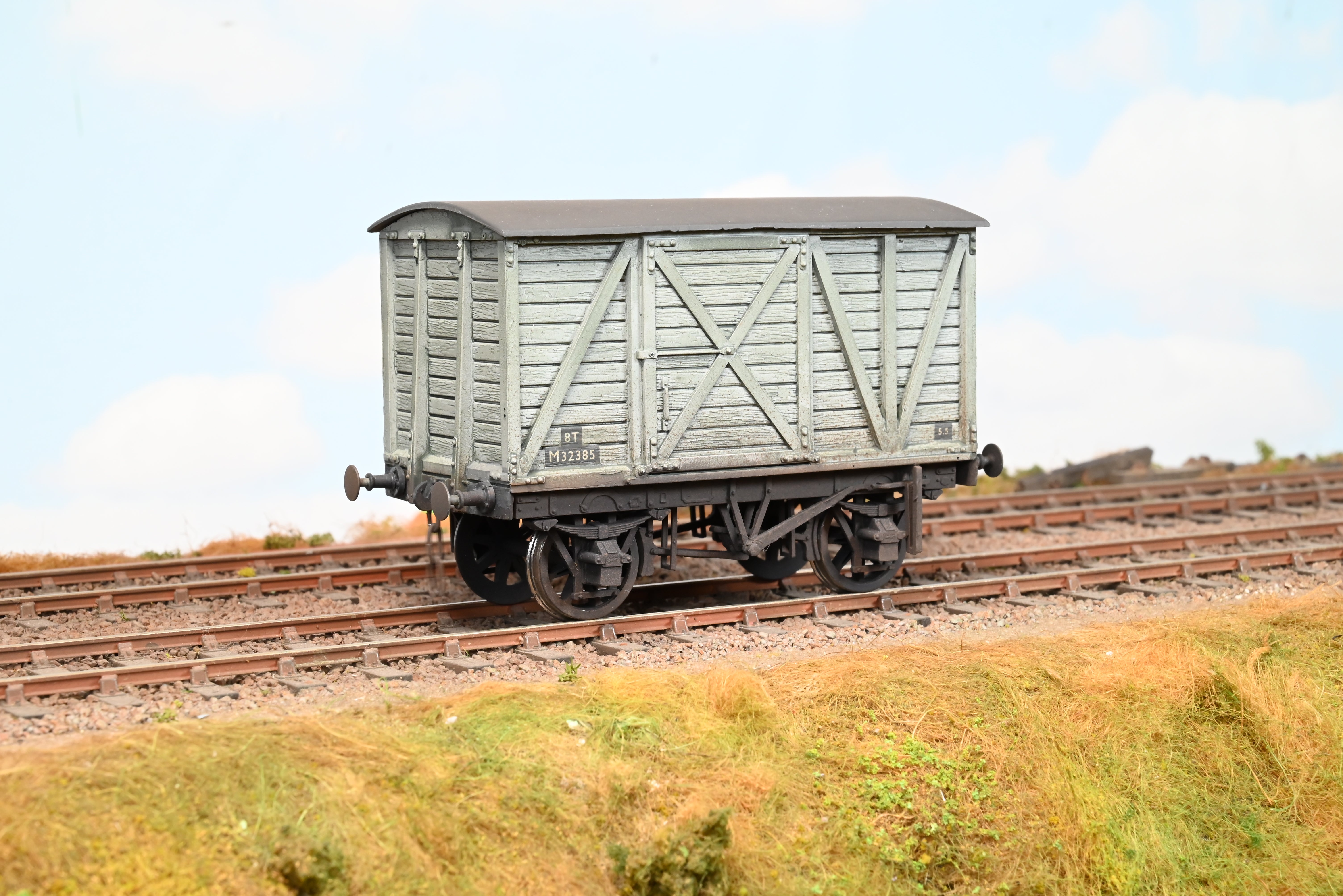 Kit Built 7mm O Gauge BR Grey 8T Covered Box Van No.M32385
