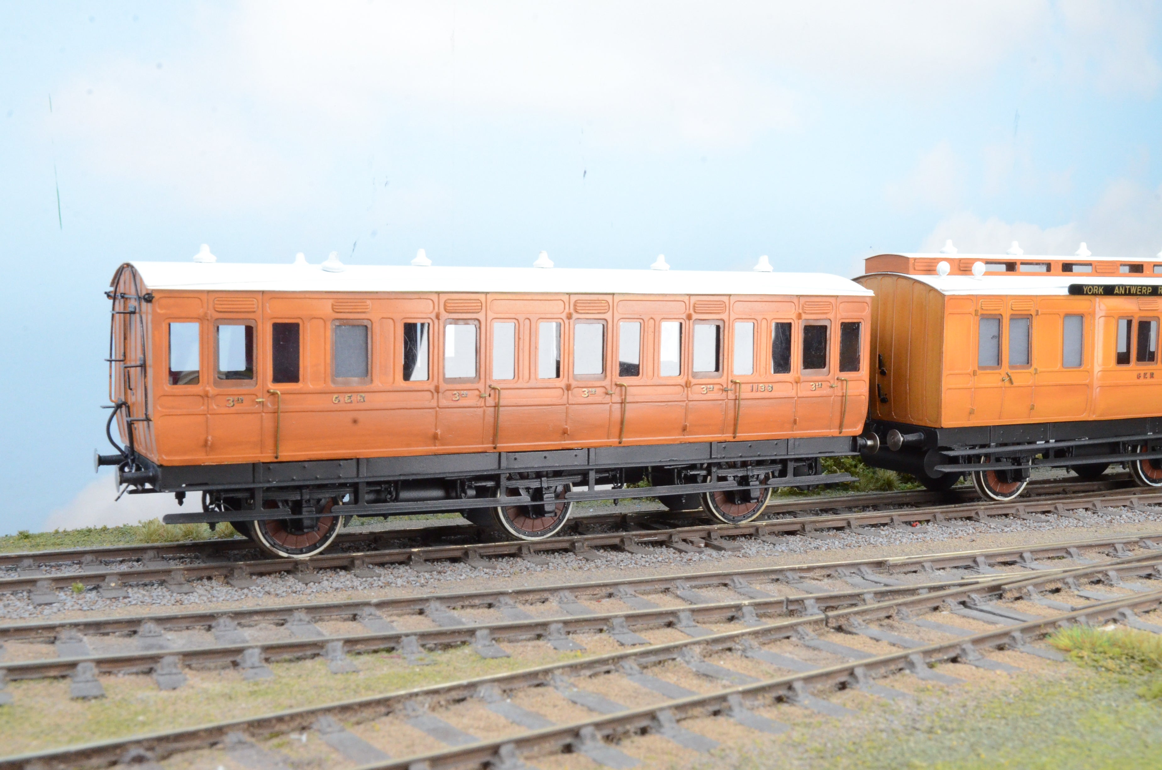 Kit Built 7mm O Gauge GER Rake of 3 3 Axle Boat Train Coaches
