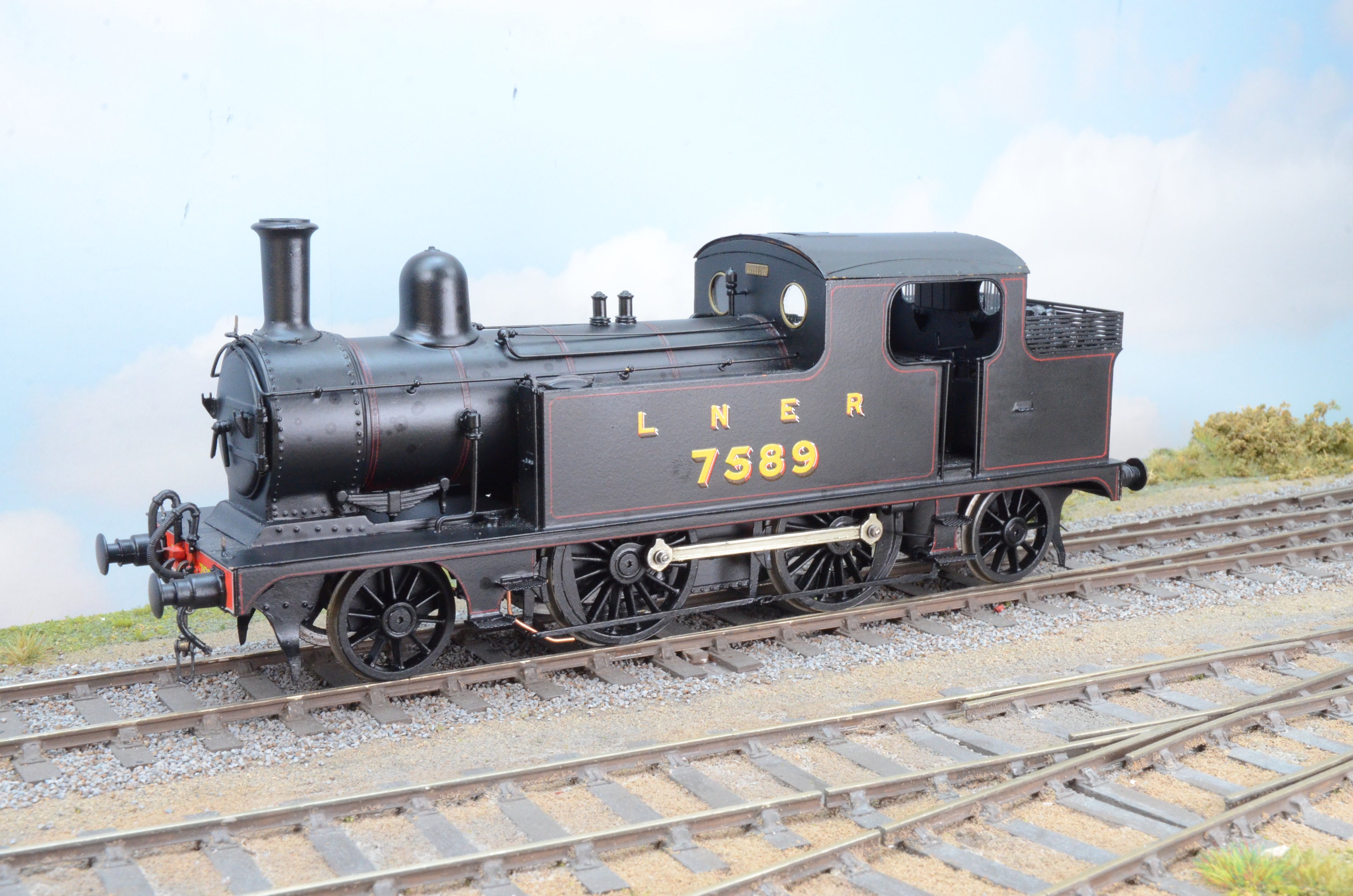Kit Built O Gauge LNER F4/5 2-4-2 Tank 7589 Plain Black