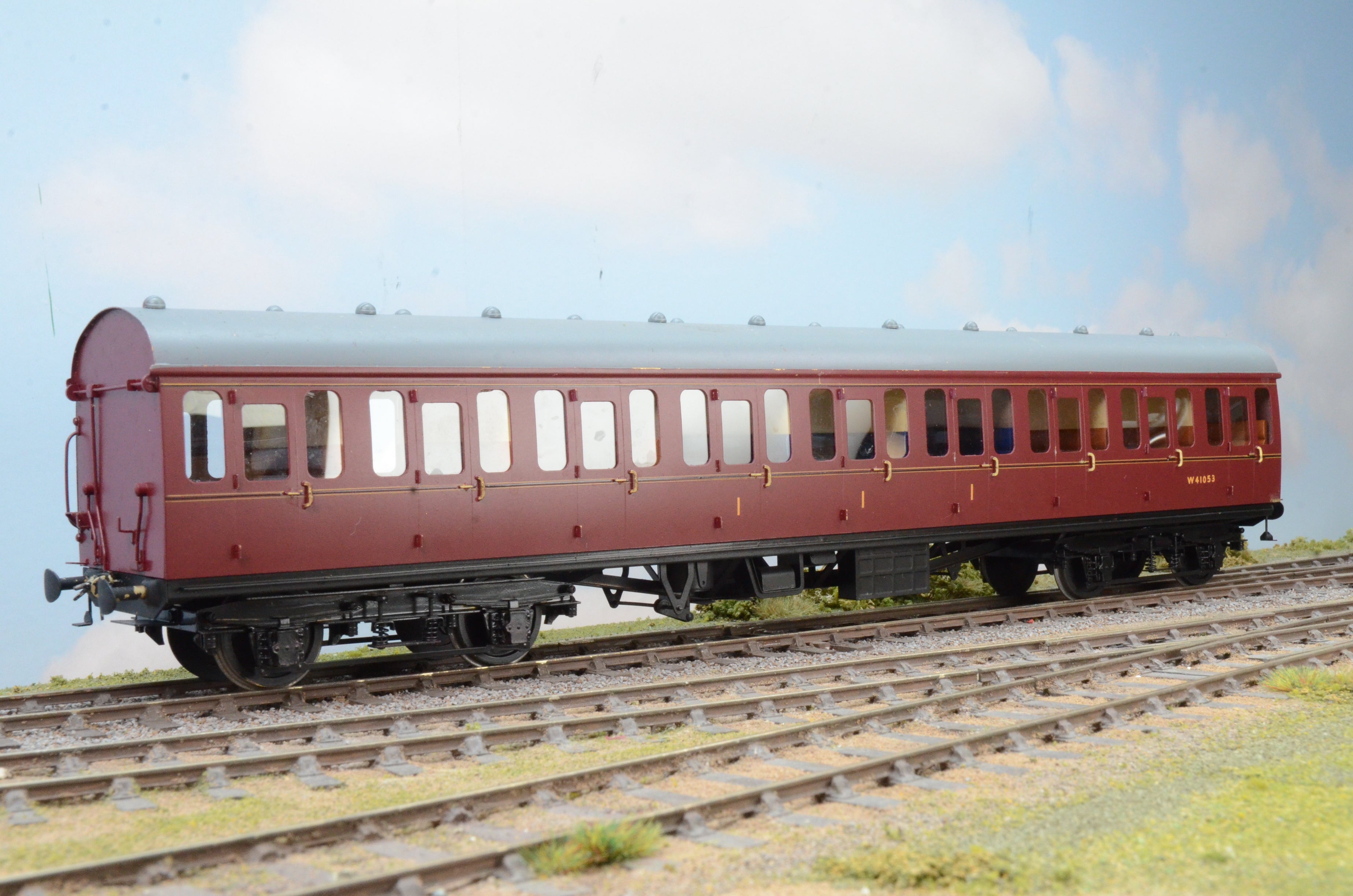 The Works Sancheng Brass 7mm O Gauge BR Maroon Suburban Coach W41053