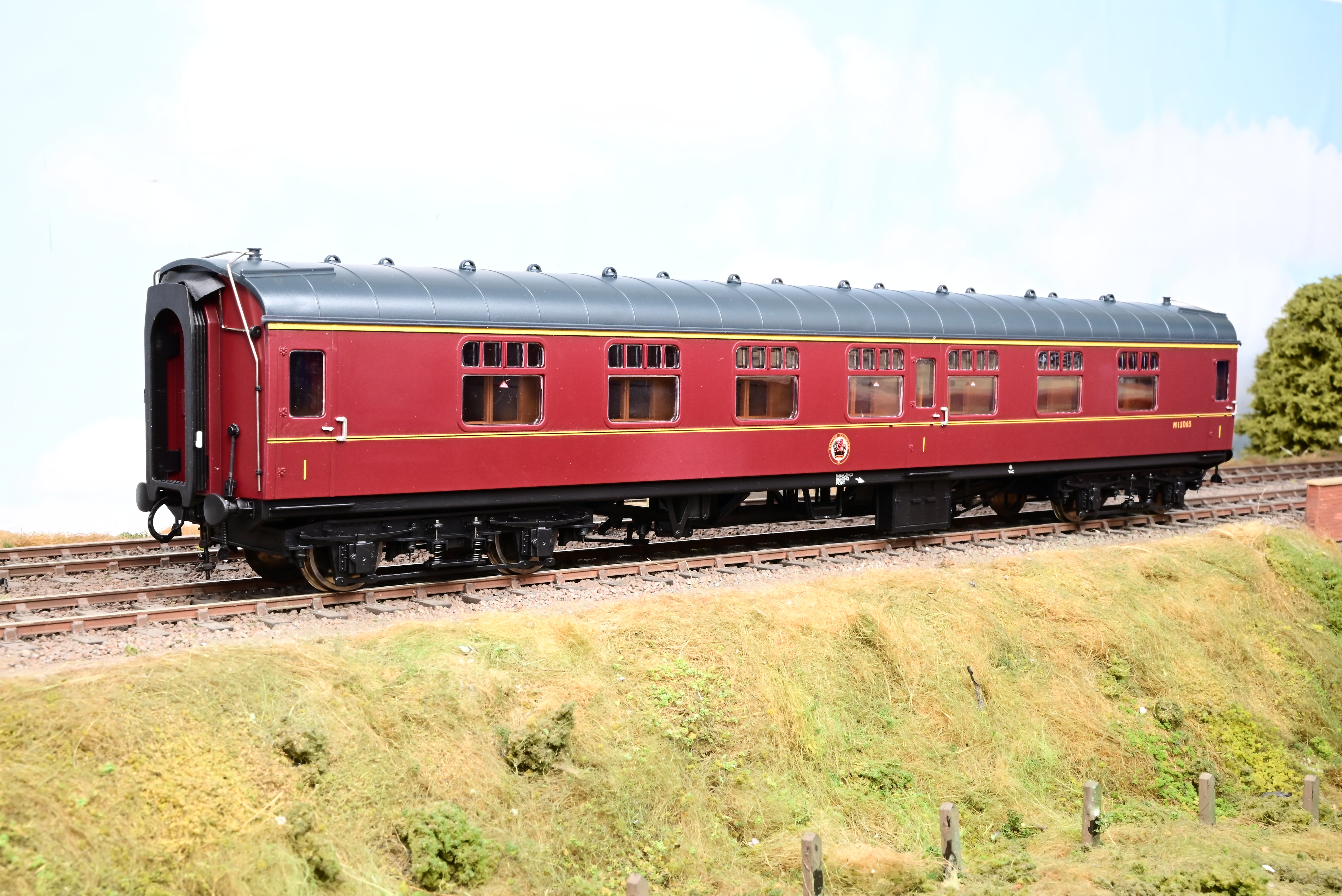 Heljan 7mm O Gauge 4931 BR Maroon Mk1 FK Corridor First Coach No.M1306