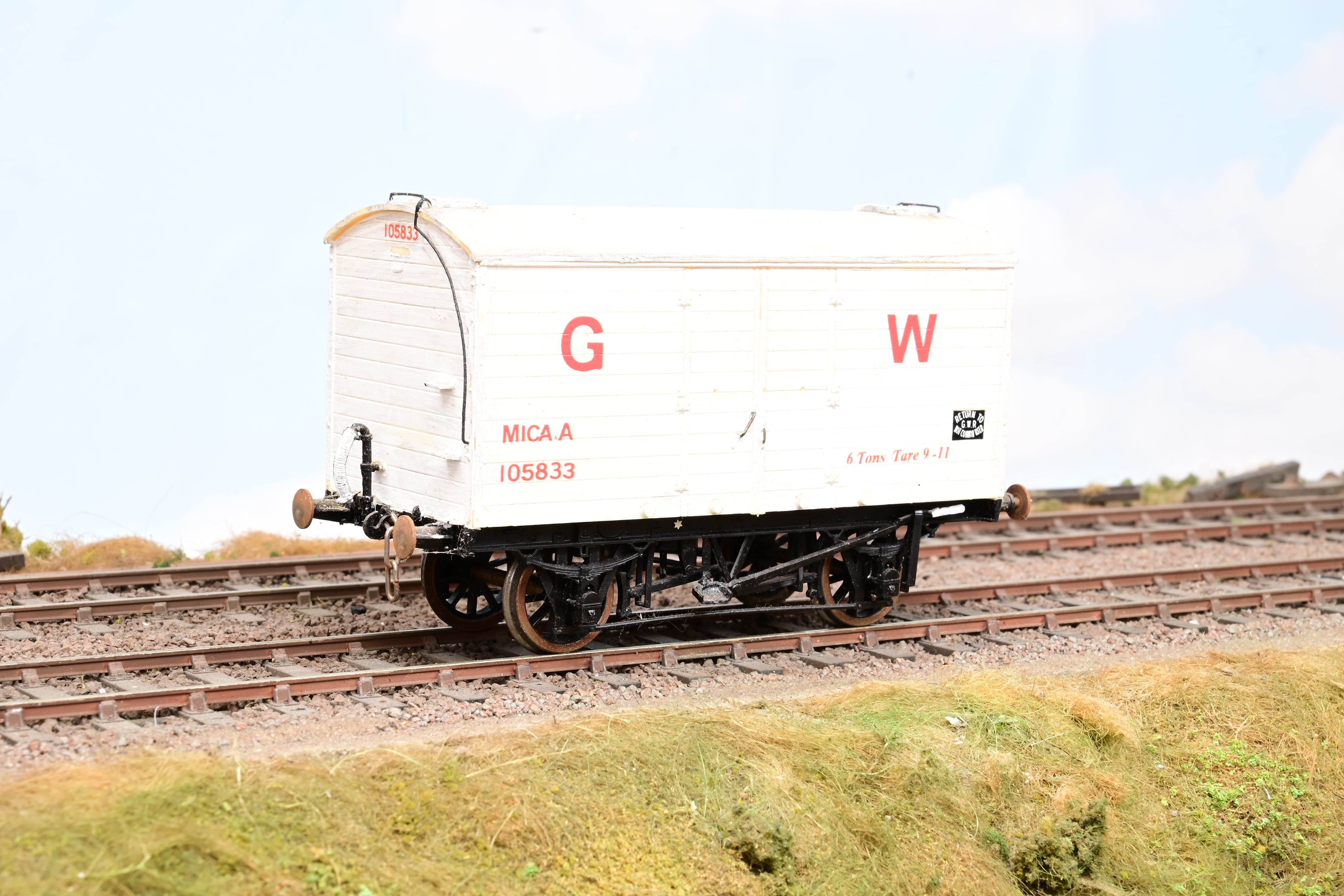 Kit Built Parkside Dundas O Gauge 7mm PS49 GWR Mica Insulated Goods Va