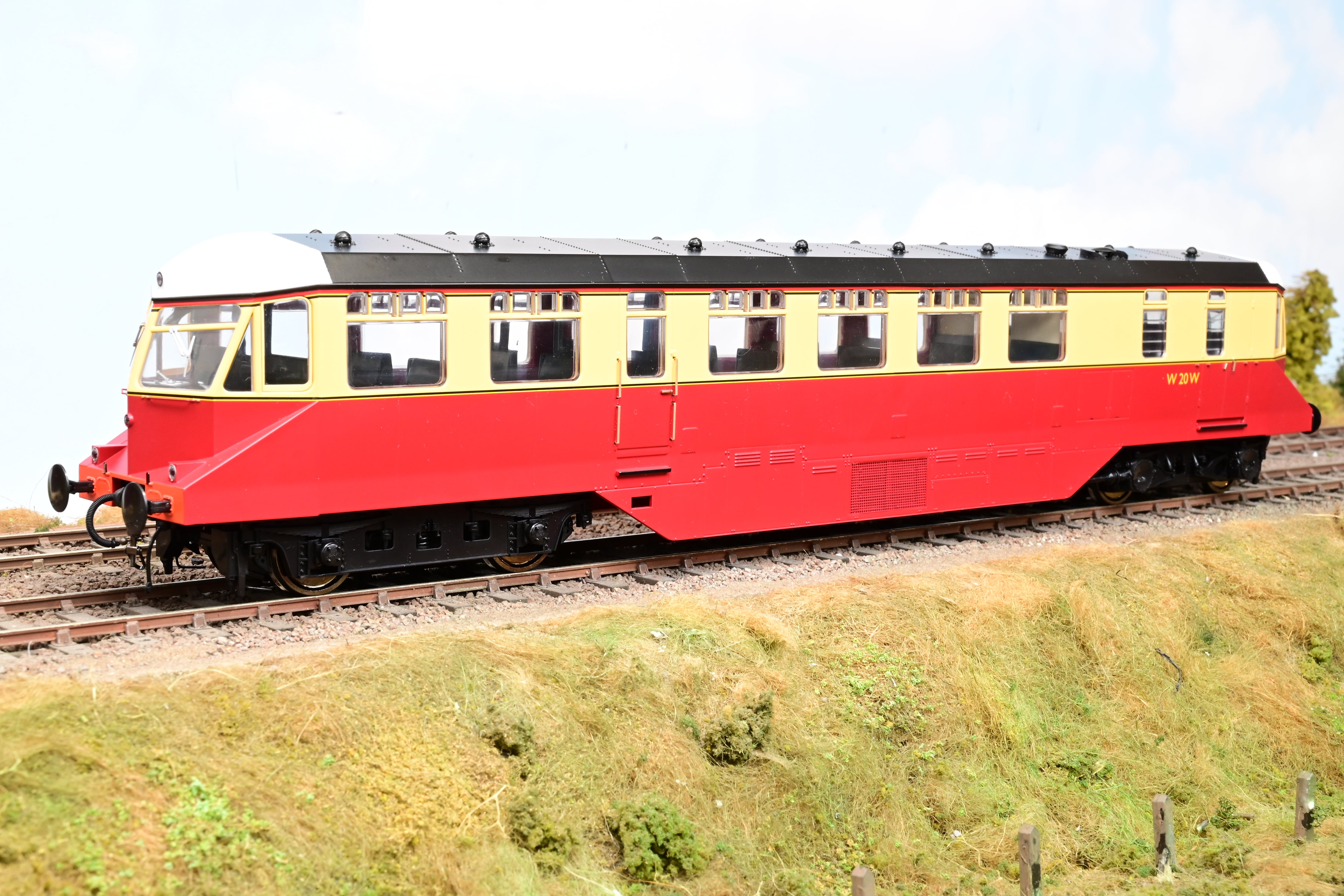 Heljan 7mm O Gauge 1903 BR Crimson & Cream Diesel Railcar w/ White Cab