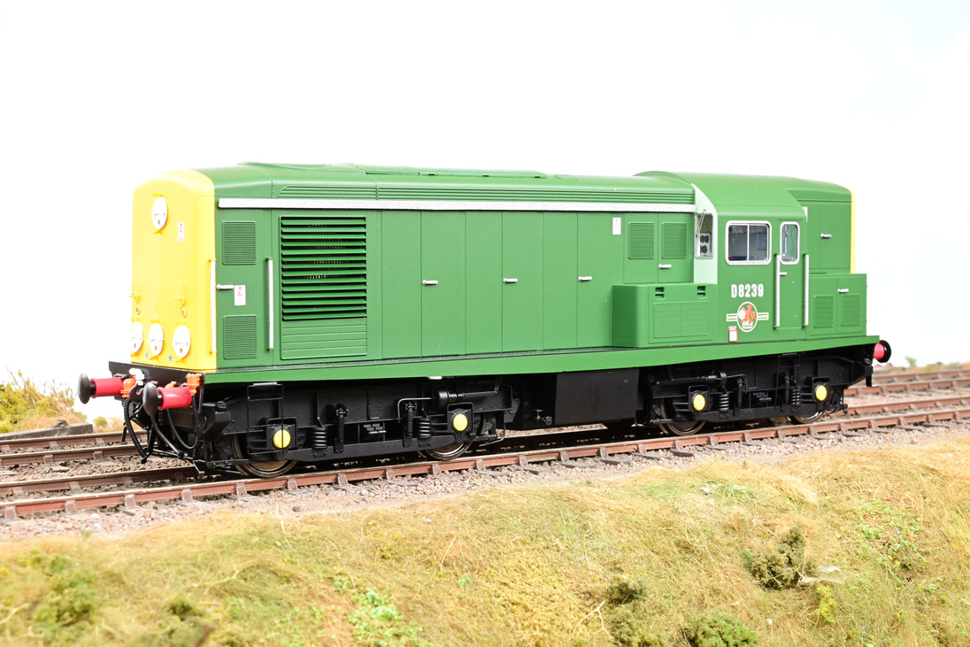 EFE Rail 7mm O Gauge Class 15 Diesel BR Green w/ Full Yellow Ends No.D