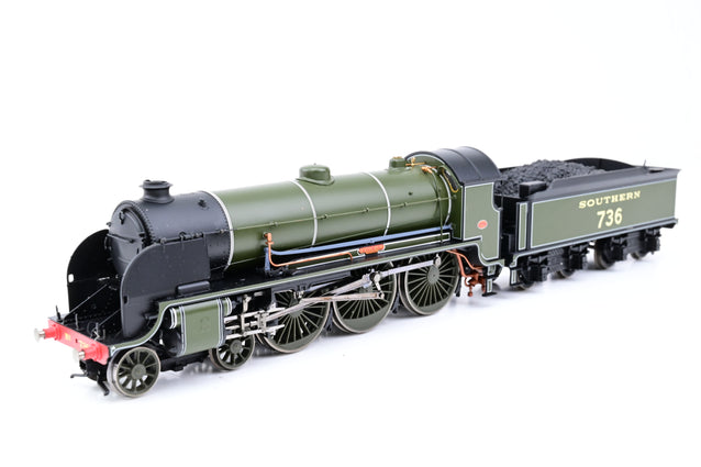 Hornby OO Gauge R2580 SR 4-6-0 Class N15 Southern Green No.736 'Excali